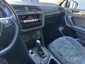 Black Volkswagen Tiguan 2020 in Riga, with an engine capacity of 2.00 L and mileage of 169 thousand km for 19500 €, photo 11 on AUTOMOTO.COM.LV