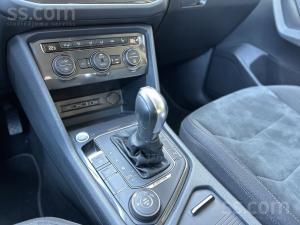 Black Volkswagen Tiguan 2020 in Riga, with an engine capacity of 2.00 L and mileage of 169 thousand km for 19500 €, photo 12 on AUTOMOTO.COM.LV