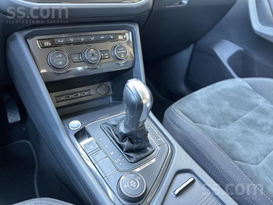 Black Volkswagen Tiguan 2020 in Riga, with an engine capacity of 2.00 L and mileage of 169 thousand km for 19500 €, photo 12 on AUTOMOTO.COM.LV