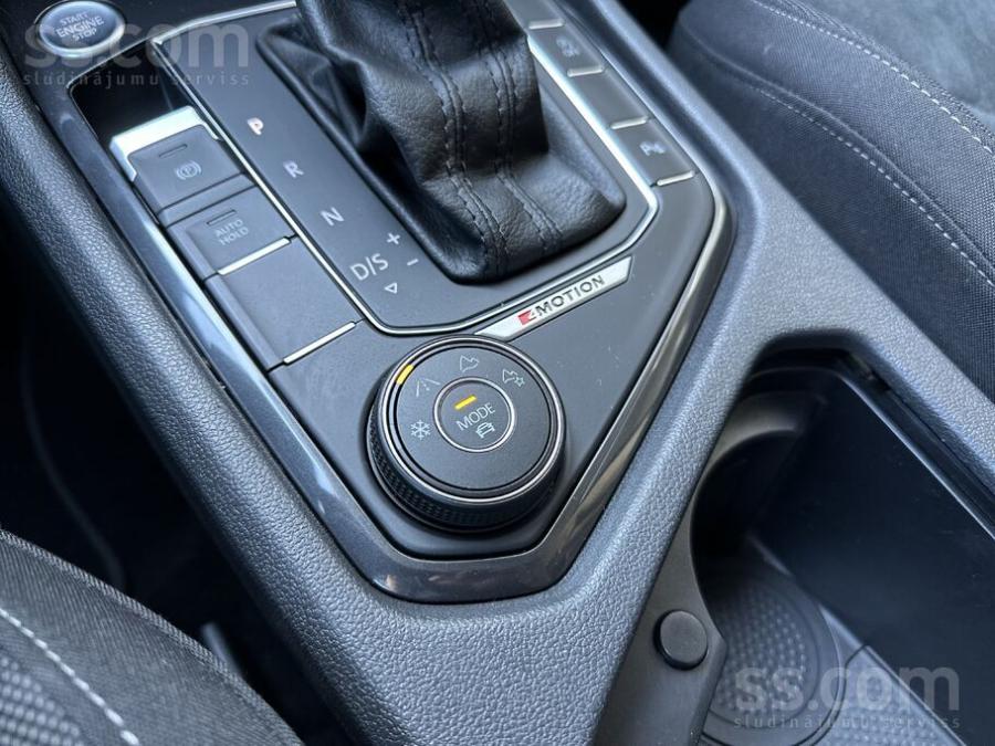 Black Volkswagen Tiguan 2020 in Riga, with an engine capacity of 2.00 L and mileage of 169 thousand km for 19500 €, photo 14 on AUTOMOTO.COM.LV