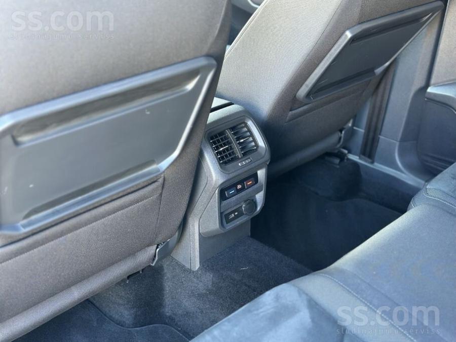 Black Volkswagen Tiguan 2020 in Riga, with an engine capacity of 2.00 L and mileage of 169 thousand km for 19500 €, photo 19 on AUTOMOTO.COM.LV