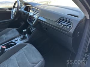 Black Volkswagen Tiguan 2020 in Riga, with an engine capacity of 2.00 L and mileage of 169 thousand km for 19500 €, photo 21 on AUTOMOTO.COM.LV