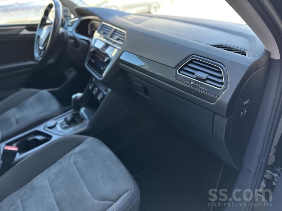 Black Volkswagen Tiguan 2020 in Riga, with an engine capacity of 2.00 L and mileage of 169 thousand km for 19500 €, photo 21 on AUTOMOTO.COM.LV