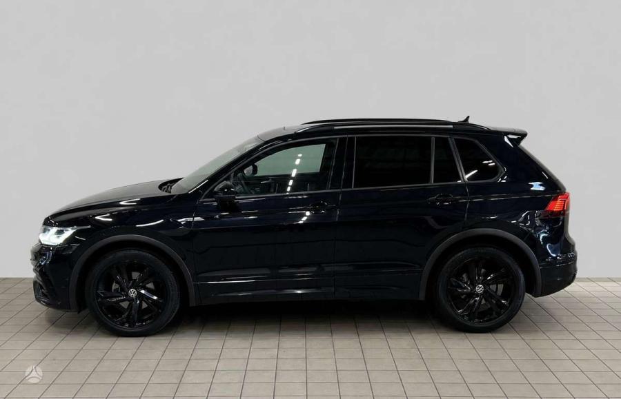 Black Volkswagen Tiguan 2020 in Kaunas, with an engine capacity of 1.50 L and mileage of 167 thousand km for 24700 €, photo 3 on AUTOMOTO.COM.LV
