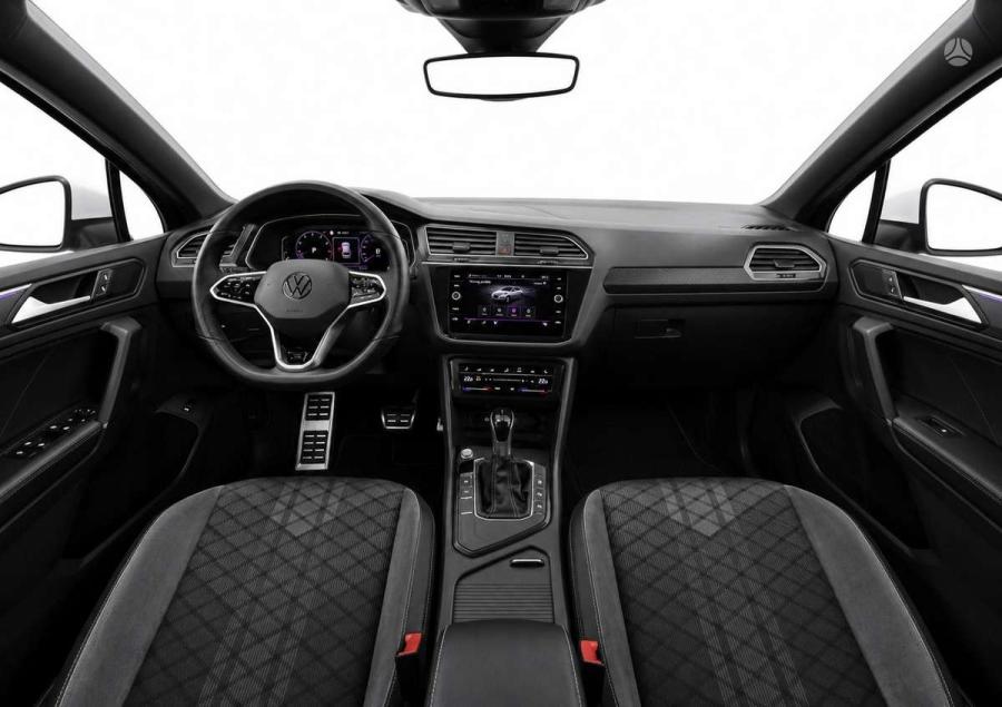 Black Volkswagen Tiguan 2020 in Kaunas, with an engine capacity of 1.50 L and mileage of 167 thousand km for 24700 €, photo 8 on AUTOMOTO.COM.LV