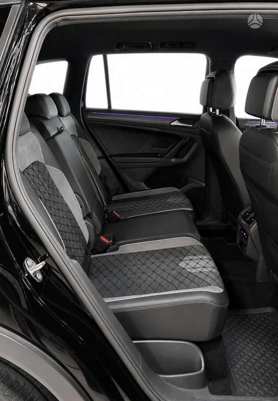 Black Volkswagen Tiguan 2020 in Kaunas, with an engine capacity of 1.50 L and mileage of 167 thousand km for 24700 €, photo 10 on AUTOMOTO.COM.LV