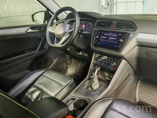 Black Volkswagen Tiguan 2020 in Jurmala, with an engine capacity of 1.50 L and mileage of 135 thousand km for 19900 €, photo 7 on AUTOMOTO.COM.LV