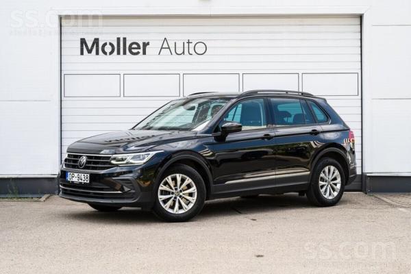 Black Volkswagen Tiguan 2020 in Riga, with an engine capacity of 1.50 L and mileage of 125 thousand km for 19950 €, photo 1 on AUTOMOTO.COM.LV