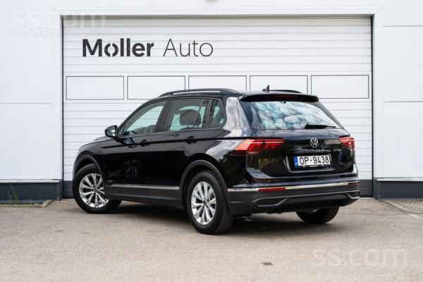 Black Volkswagen Tiguan 2020 in Riga, with an engine capacity of 1.50 L and mileage of 125 thousand km for 19950 €, photo 4 on AUTOMOTO.COM.LV