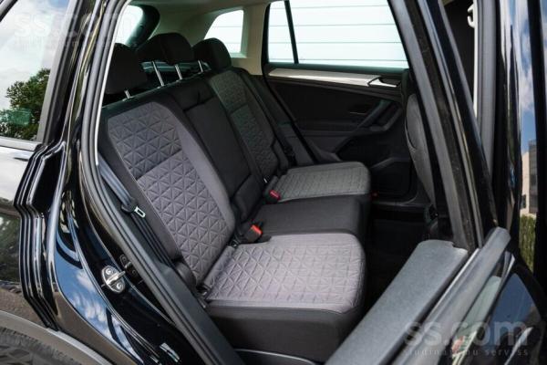 Black Volkswagen Tiguan 2020 in Riga, with an engine capacity of 1.50 L and mileage of 125 thousand km for 19950 €, photo 7 on AUTOMOTO.COM.LV