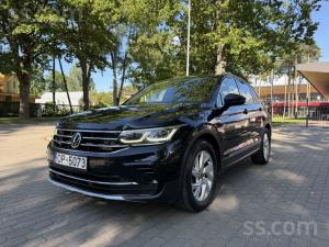 Black Volkswagen Tiguan 2020 in Valmiera, with an engine capacity of 2.00 L and mileage of 224 thousand km for 19990 €, photo  on AUTOMOTO.COM.LV