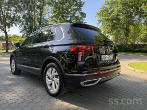 Melns Volkswagen Tiguan 2020 Valmiera, ar dzinēja tilpumu 2.00 L un nobraukumu 224 tūkst. km par 19990 €, foto 5 vietnē AUTOMOTO.COM.LV