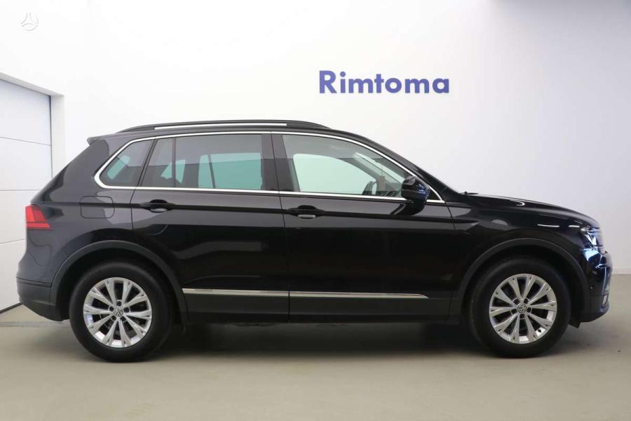 Melns Volkswagen Tiguan 2020 Viļņa, ar dzinēja tilpumu 1.50 L un nobraukumu 118 tūkst. km par 19490 €, foto 4 vietnē AUTOMOTO.COM.LV