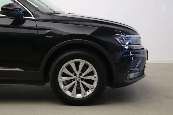 Melns Volkswagen Tiguan 2020 Viļņa, ar dzinēja tilpumu 1.50 L un nobraukumu 118 tūkst. km par 19490 €, foto 5 vietnē AUTOMOTO.COM.LV