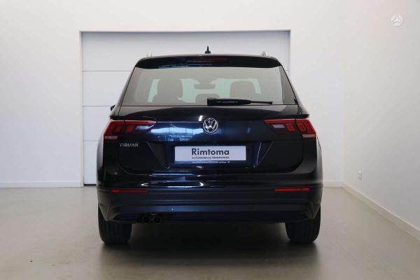 Melns Volkswagen Tiguan 2020 Viļņa, ar dzinēja tilpumu 1.50 L un nobraukumu 118 tūkst. km par 19490 €, foto 8 vietnē AUTOMOTO.COM.LV