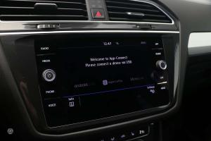Melns Volkswagen Tiguan 2020 Viļņa, ar dzinēja tilpumu 1.50 L un nobraukumu 118 tūkst. km par 19490 €, foto 20 vietnē AUTOMOTO.COM.LV