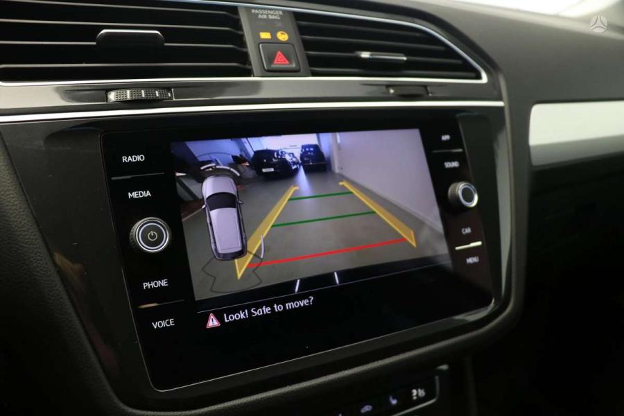 Melns Volkswagen Tiguan 2020 Viļņa, ar dzinēja tilpumu 1.50 L un nobraukumu 118 tūkst. km par 19490 €, foto 21 vietnē AUTOMOTO.COM.LV