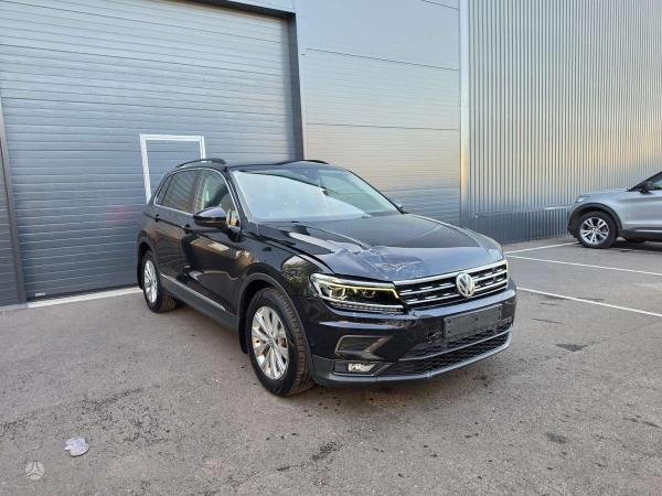Volkswagen Tiguan 2020 in Kaunas on AUTOMOTO.COM.LV Black Volkswagen Tiguan 2020 in Kaunas, with an engine capacity of 1.97 L and mileage of 107 thousand km for 8400 β¬, photo 4 on AUTOMOTO.COM.LV
