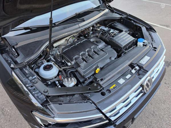 Volkswagen Tiguan 2020 in Kaunas on AUTOMOTO.COM.LV Black Volkswagen Tiguan 2020 in Kaunas, with an engine capacity of 1.97 L and mileage of 107 thousand km for 8400 β¬, photo 11 on AUTOMOTO.COM.LV