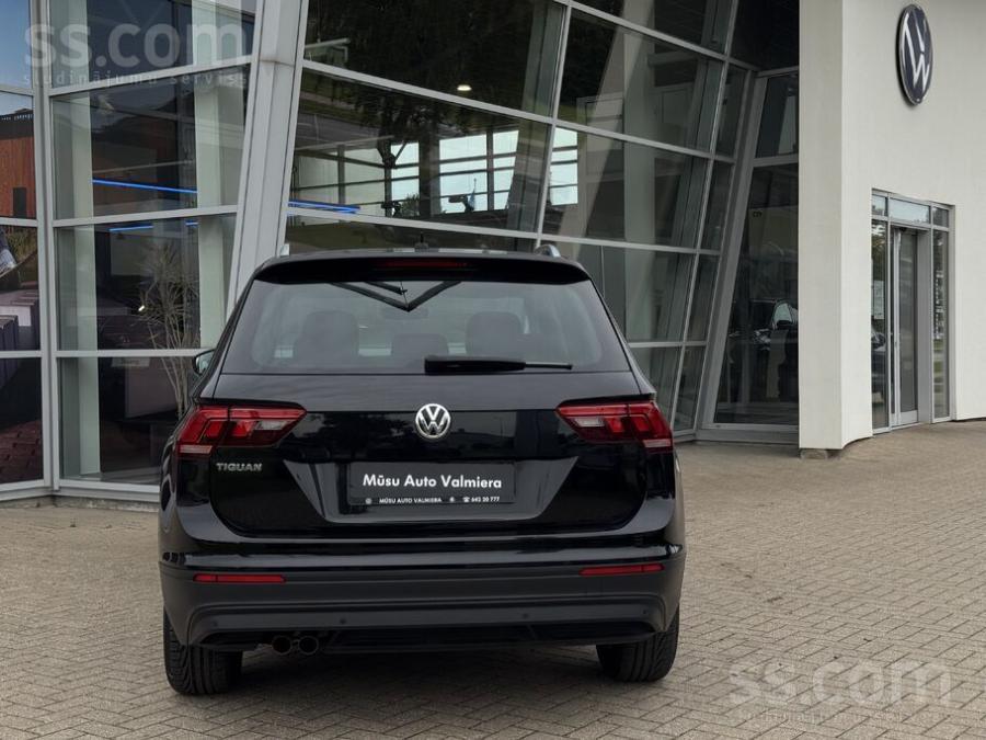 Black Volkswagen Tiguan 2020 in Valmiera, with an engine capacity of 1.50 L and mileage of 164 thousand km for 18200 €, photo 6 on AUTOMOTO.COM.LV
