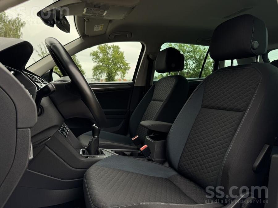 Black Volkswagen Tiguan 2020 in Valmiera, with an engine capacity of 1.50 L and mileage of 164 thousand km for 18200 €, photo 9 on AUTOMOTO.COM.LV