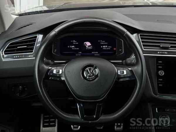 Black Volkswagen Tiguan 2020 in Valmiera, with an engine capacity of 1.50 L and mileage of 164 thousand km for 18200 €, photo 10 on AUTOMOTO.COM.LV