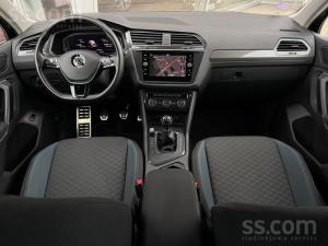 Black Volkswagen Tiguan 2020 in Valmiera, with an engine capacity of 1.50 L and mileage of 164 thousand km for 18200 €, photo 15 on AUTOMOTO.COM.LV