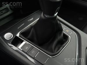 Black Volkswagen Tiguan 2020 in Valmiera, with an engine capacity of 1.50 L and mileage of 164 thousand km for 18200 €, photo 16 on AUTOMOTO.COM.LV