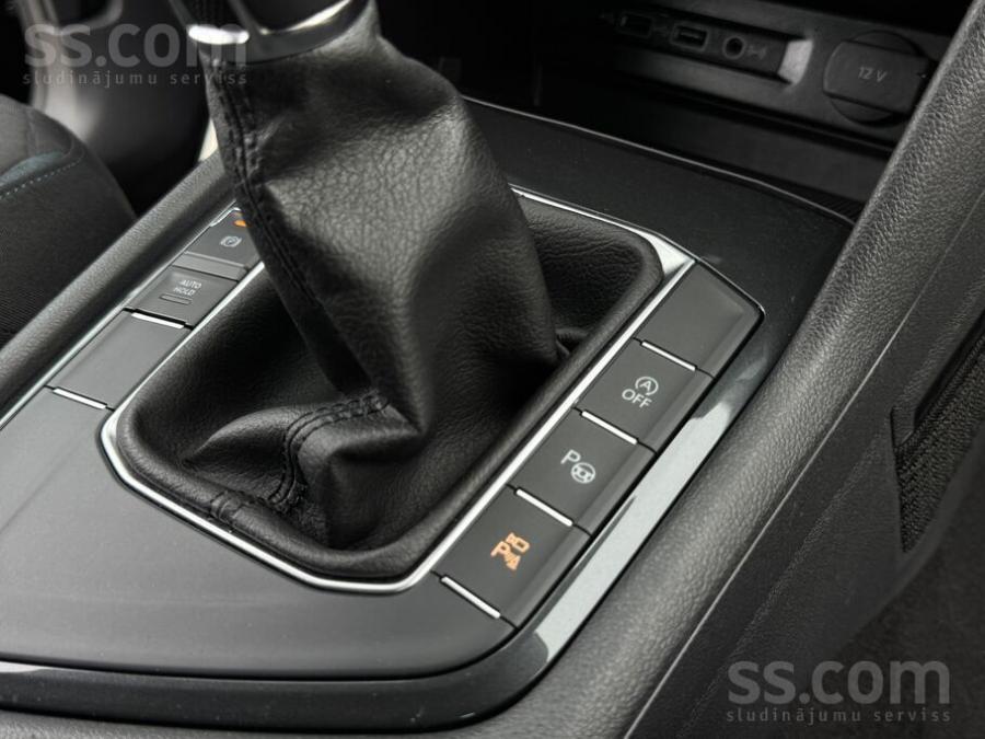 Black Volkswagen Tiguan 2020 in Valmiera, with an engine capacity of 1.50 L and mileage of 164 thousand km for 18200 €, photo 17 on AUTOMOTO.COM.LV