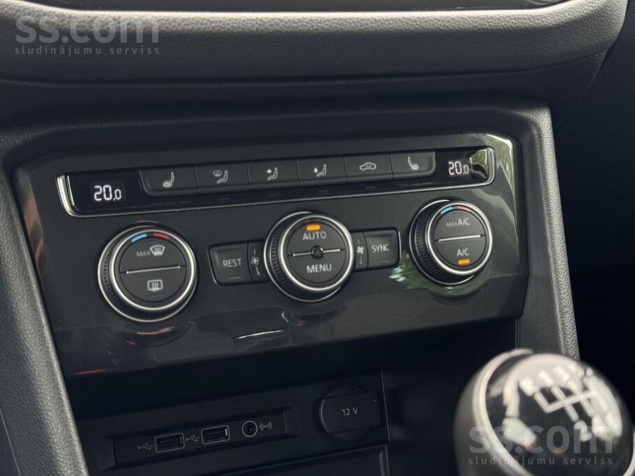 Black Volkswagen Tiguan 2020 in Valmiera, with an engine capacity of 1.50 L and mileage of 164 thousand km for 18200 €, photo 18 on AUTOMOTO.COM.LV