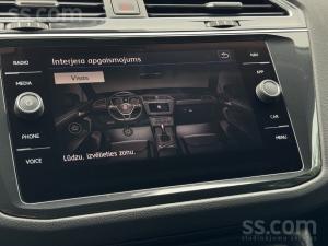 Black Volkswagen Tiguan 2020 in Valmiera, with an engine capacity of 1.50 L and mileage of 164 thousand km for 18200 €, photo 19 on AUTOMOTO.COM.LV