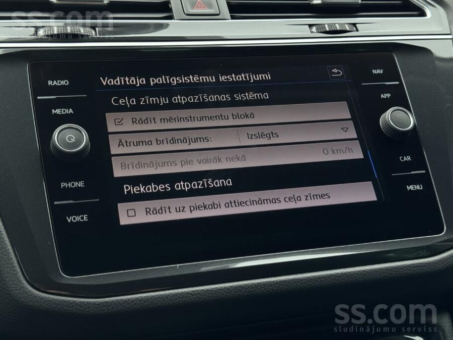 Black Volkswagen Tiguan 2020 in Valmiera, with an engine capacity of 1.50 L and mileage of 164 thousand km for 18200 €, photo 22 on AUTOMOTO.COM.LV