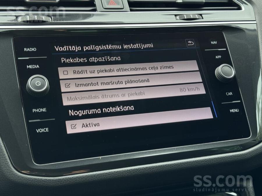 Black Volkswagen Tiguan 2020 in Valmiera, with an engine capacity of 1.50 L and mileage of 164 thousand km for 18200 €, photo 23 on AUTOMOTO.COM.LV