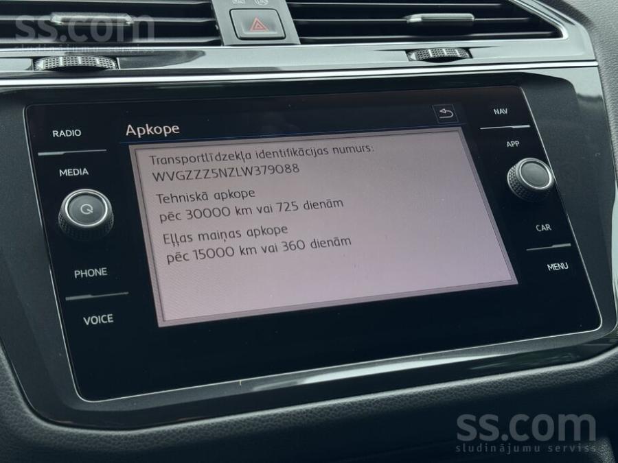 Black Volkswagen Tiguan 2020 in Valmiera, with an engine capacity of 1.50 L and mileage of 164 thousand km for 18200 €, photo 24 on AUTOMOTO.COM.LV