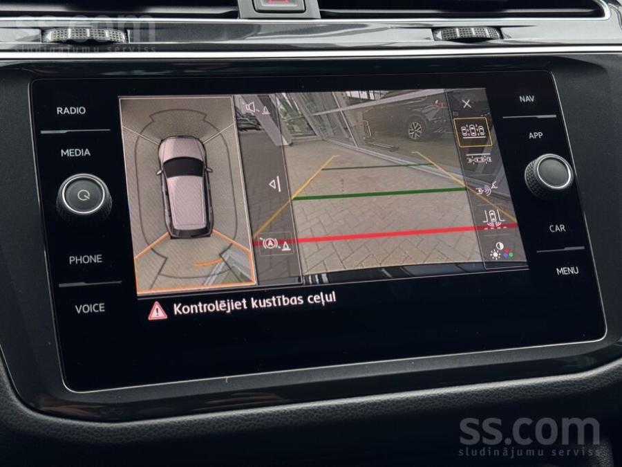 Black Volkswagen Tiguan 2020 in Valmiera, with an engine capacity of 1.50 L and mileage of 164 thousand km for 18200 €, photo 26 on AUTOMOTO.COM.LV