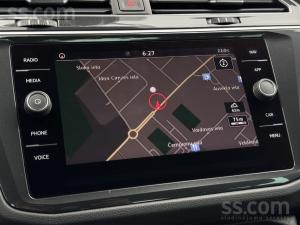 Black Volkswagen Tiguan 2020 in Valmiera, with an engine capacity of 1.50 L and mileage of 164 thousand km for 18200 €, photo 28 on AUTOMOTO.COM.LV