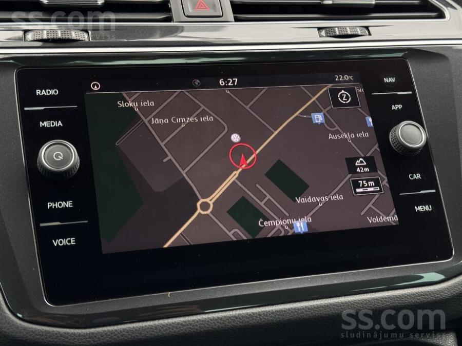 Black Volkswagen Tiguan 2020 in Valmiera, with an engine capacity of 1.50 L and mileage of 164 thousand km for 18200 €, photo 28 on AUTOMOTO.COM.LV