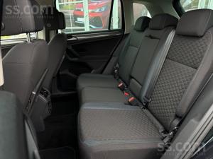 Black Volkswagen Tiguan 2020 in Valmiera, with an engine capacity of 1.50 L and mileage of 164 thousand km for 18200 €, photo 30 on AUTOMOTO.COM.LV