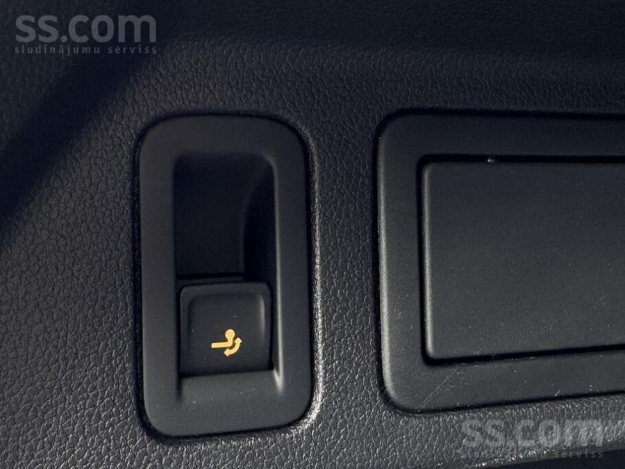 Black Volkswagen Tiguan 2020 in Valmiera, with an engine capacity of 1.50 L and mileage of 164 thousand km for 18200 €, photo 34 on AUTOMOTO.COM.LV