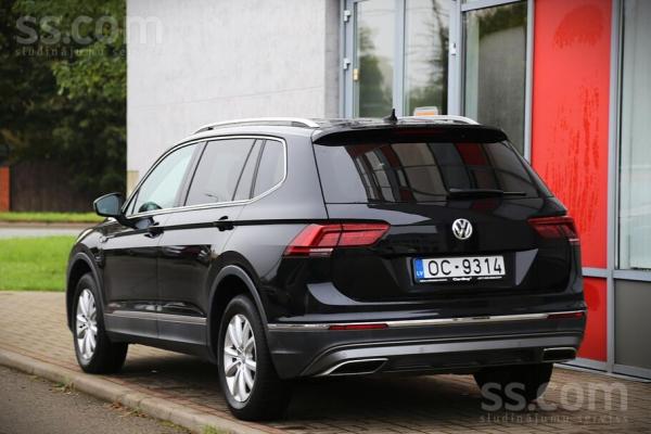 Black Volkswagen Tiguan 2020 in Riga, with an engine capacity of 2.00 L and mileage of 171 thousand km for 19995 €, photo 6 on AUTOMOTO.COM.LV