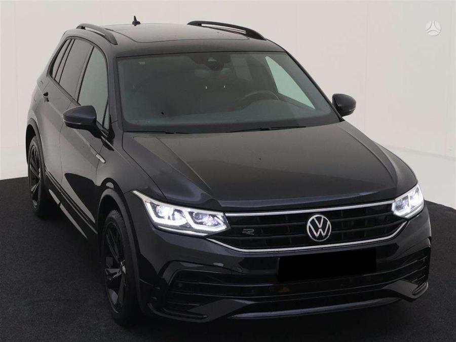 Melns Volkswagen Tiguan 2021 Viļņa, ar dzinēja tilpumu 1.50 L un nobraukumu 162 tūkst. km par 25289 €, foto 1 vietnē AUTOMOTO.COM.LV