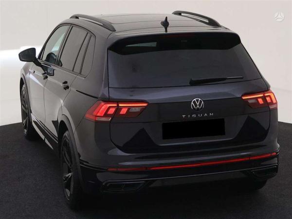 Melns Volkswagen Tiguan 2021 Viļņa, ar dzinēja tilpumu 1.50 L un nobraukumu 162 tūkst. km par 25289 €, foto 4 vietnē AUTOMOTO.COM.LV