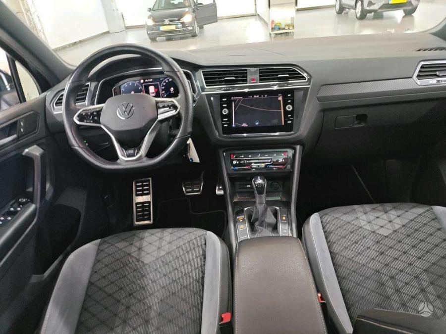 Melns Volkswagen Tiguan 2021 Viļņa, ar dzinēja tilpumu 1.50 L un nobraukumu 162 tūkst. km par 25289 €, foto 6 vietnē AUTOMOTO.COM.LV