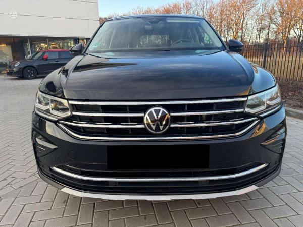 Melns Volkswagen Tiguan 2021 Viļņa, ar dzinēja tilpumu 1.50 L un nobraukumu 138 tūkst. km par 22143 €, foto 5 vietnē AUTOMOTO.COM.LV