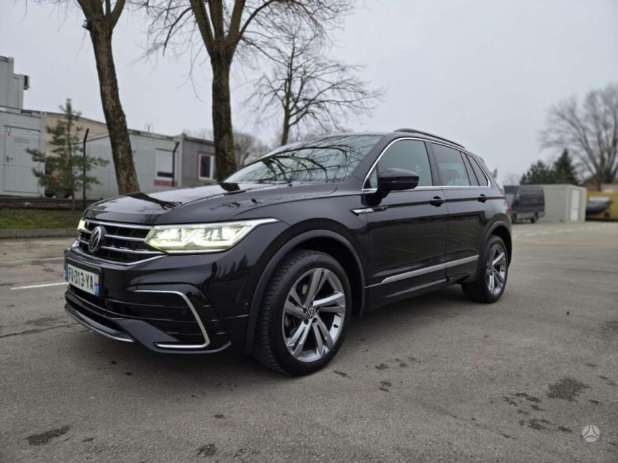 Melns Volkswagen Tiguan 2021 Klaipėda, ar dzinēja tilpumu 2.00 L un nobraukumu 213 tūkst. km par 24400 €, foto 1 vietnē AUTOMOTO.COM.LV