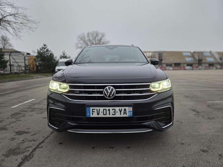 Melns Volkswagen Tiguan 2021 Klaipėda, ar dzinēja tilpumu 2.00 L un nobraukumu 213 tūkst. km par 24400 €, foto 2 vietnē AUTOMOTO.COM.LV