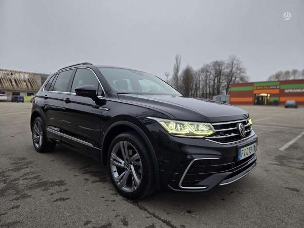 Black Volkswagen Tiguan 2021 in Klaipeda, with an engine capacity of 2.00 L and mileage of 213 thousand km for 24400 €, photo 3 on AUTOMOTO.COM.LV