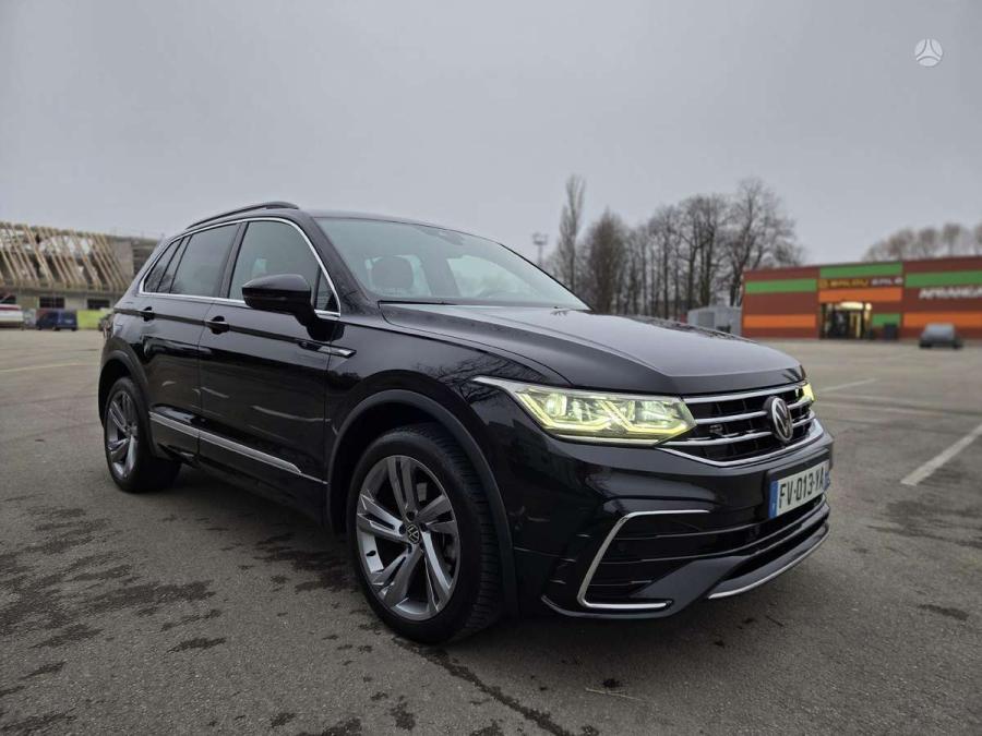 Melns Volkswagen Tiguan 2021 Klaipėda, ar dzinēja tilpumu 2.00 L un nobraukumu 213 tūkst. km par 24400 €, foto 3 vietnē AUTOMOTO.COM.LV