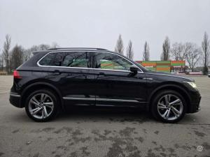 Melns Volkswagen Tiguan 2021 Klaipėda, ar dzinēja tilpumu 2.00 L un nobraukumu 213 tūkst. km par 24400 €, foto 4 vietnē AUTOMOTO.COM.LV
