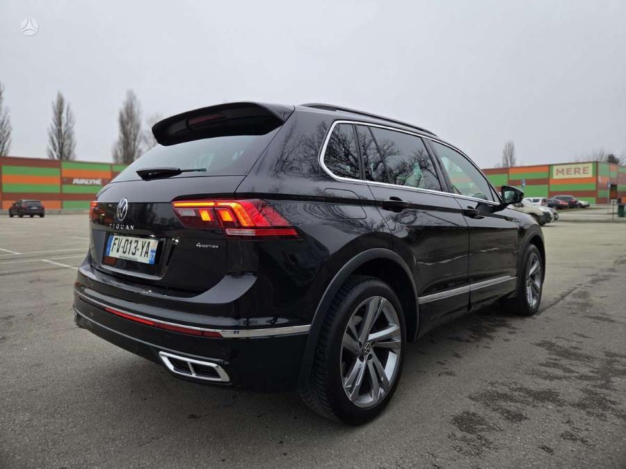 Melns Volkswagen Tiguan 2021 Klaipėda, ar dzinēja tilpumu 2.00 L un nobraukumu 213 tūkst. km par 24400 €, foto 6 vietnē AUTOMOTO.COM.LV